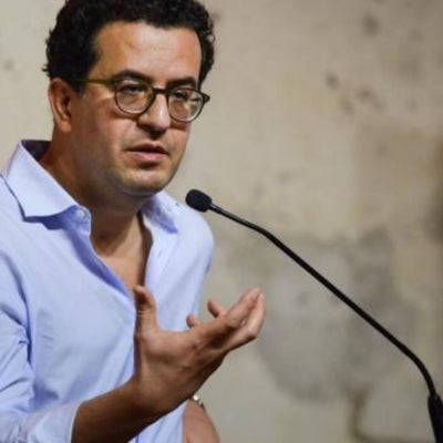 Hisham Matar: el escritor libio que convirtió en literatura la historia ...